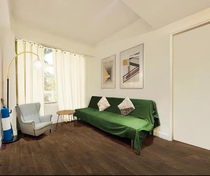 Prime High Ceiling Quiet Vibrant Soho Central 1br - Hong Kong