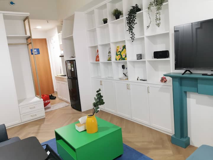 Cozy Studio Apartment At Evenciio Near Ui Depok - Jakarta