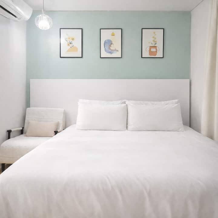 [ Stay-207 ]  장박할인 무료주차/3인가능/홍대/성수동/고척돔/이태원/명동/광화문 - Seoul