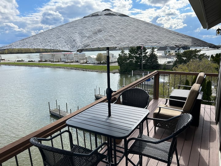 Lakeshore Retreat - Port Clinton, OH