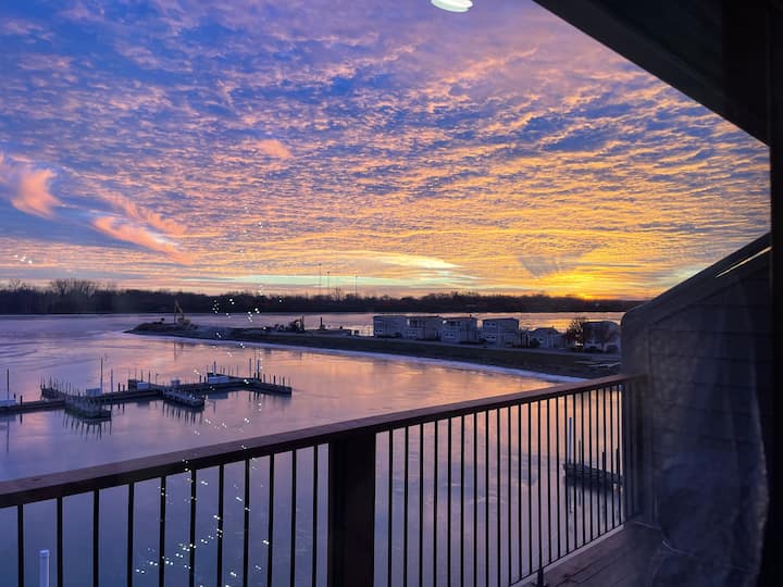 Lakeshore Retreat - Port Clinton, OH