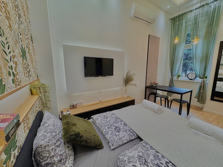 The Summer Garden Condo A - Budapest