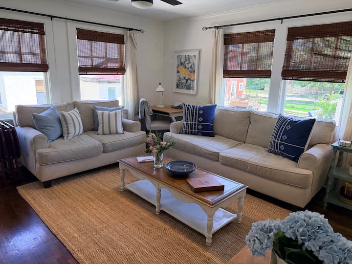 Historic 2br Carriage House | Steps To City Park - Tuttle Creek Lake, KS