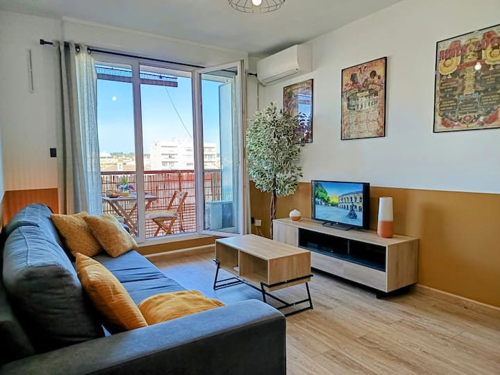 Vue Unique Sur Monument Historique La Tour Magne - ibis budget Nimes Centre Gare