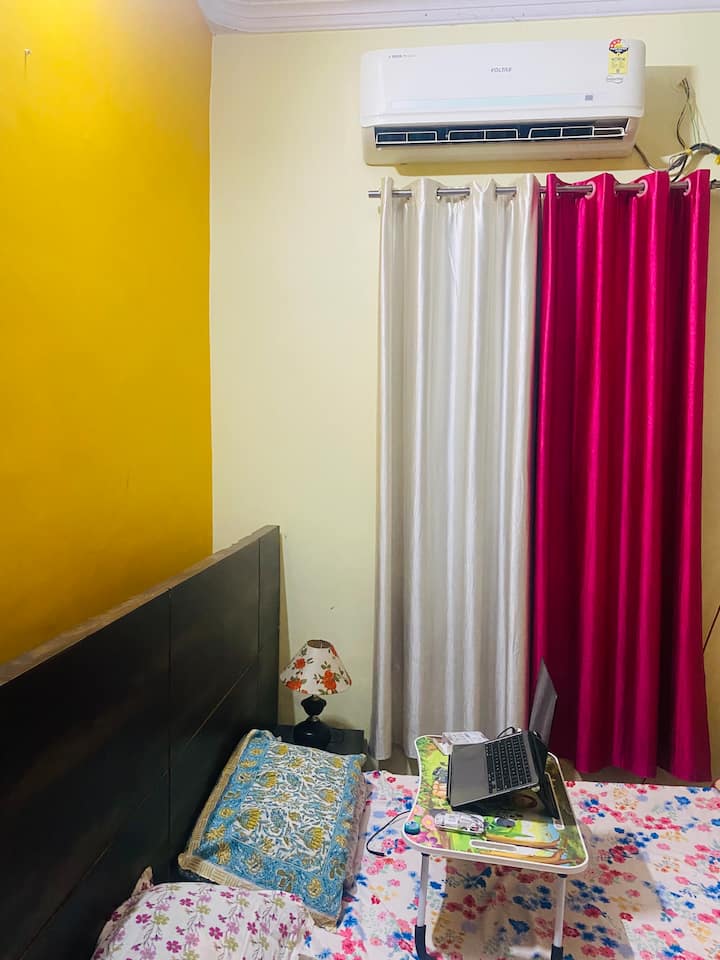 Single Room For Comfortable Stay - Prayagraj