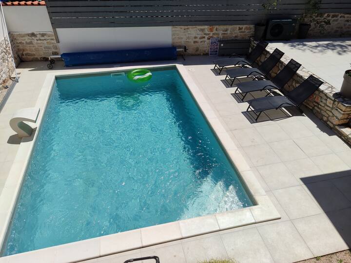 Villa Judita With Heated Pool - ロビニ