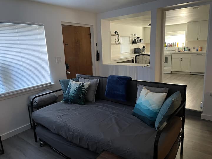 Capitol Hill Hideaway Studio With Parking Spot - Seattle, WA
