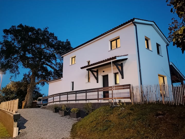 Maison Avec Terrasse Et Jardin. - Tarnos