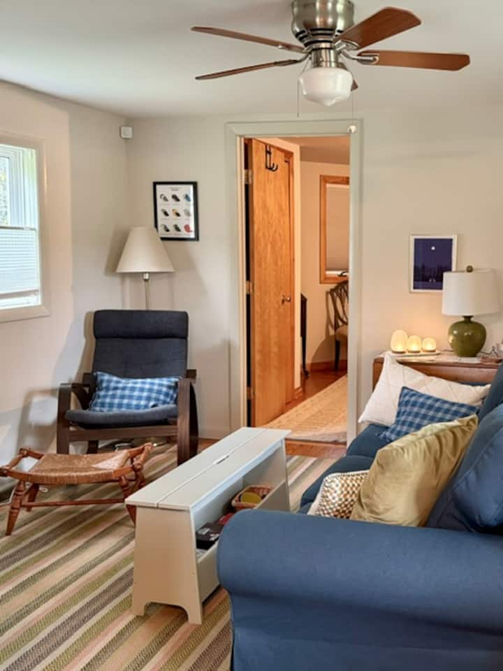 Cozy Riverside Cottage In The Green Mountains - Vermont