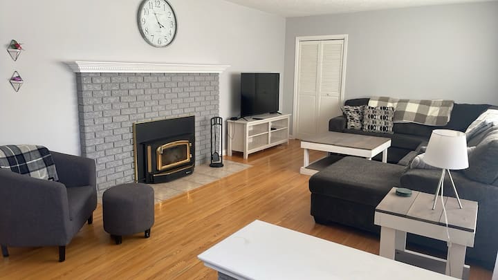 Matthews House | Comfortable 2-bedrooms | Quiet St - Thunder Bay
