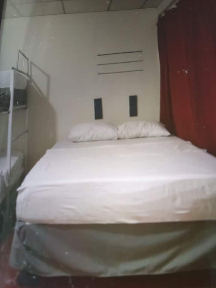Cuarto Compartido. - Santa Ana