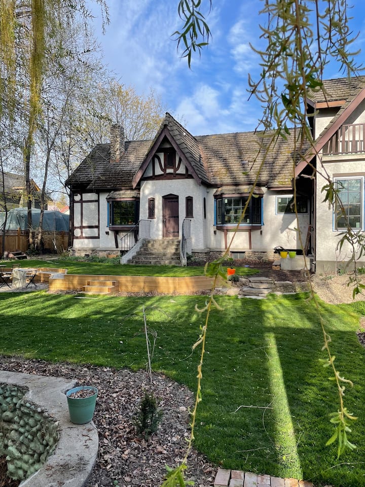 Heritage Riverside Retreat - Kelowna