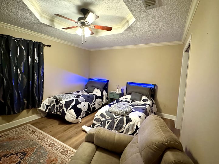 Silver Room For Two - Lake Charles, LA