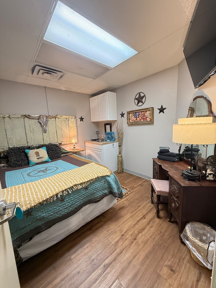 Steps From Main St Bandera, Tx: Stay Cheap #7 - Bandera, TX