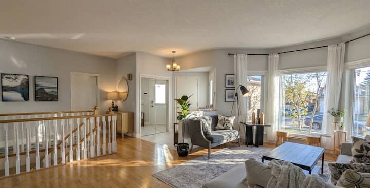 Entire Sunny Bungalow | Gateway To The Rockies - Canada