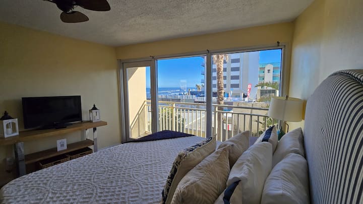 King Bed Studio At The Beach - Close To Events - 데이토나비치