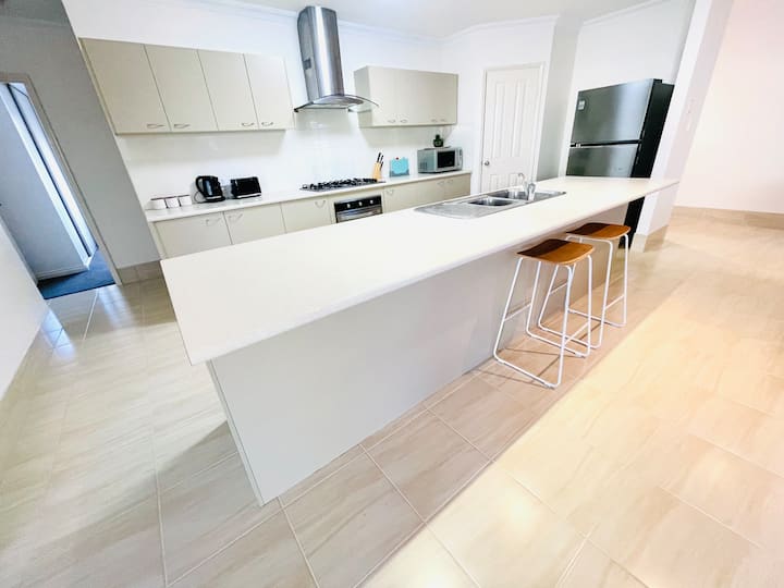 Spacious Family Home ~ Wifi ~ Sleeps 8 - Bunbury