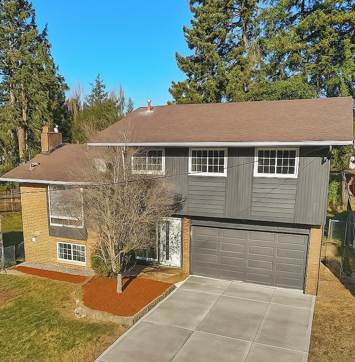 Luxury Retreat Near Beaches, 12 Miles To Seattle - Burien, WA
