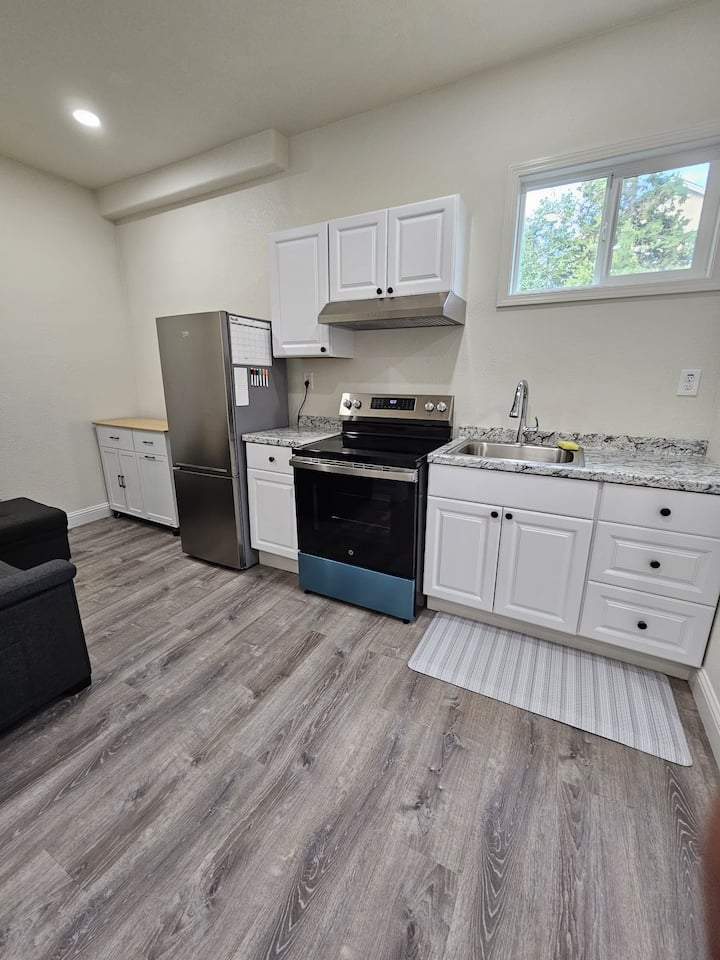 Cozy San Leandro Guesthouse - Castro Valley, CA