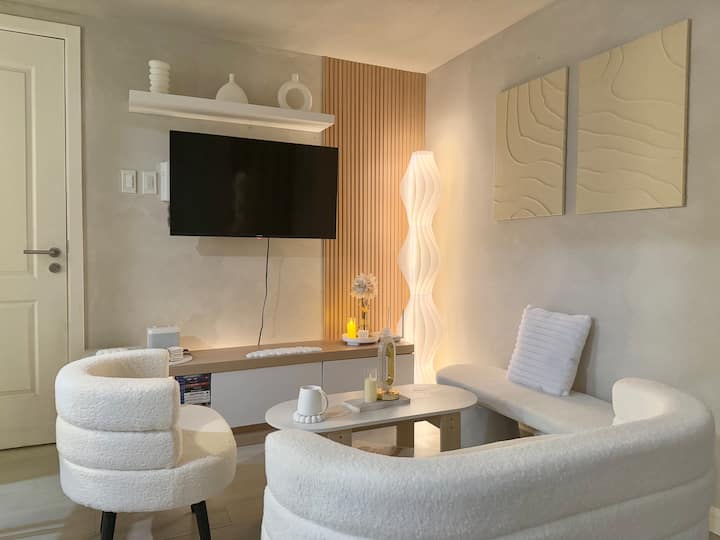 Casa Ysabel - Azure | Maui Zen 2br - Parañaque