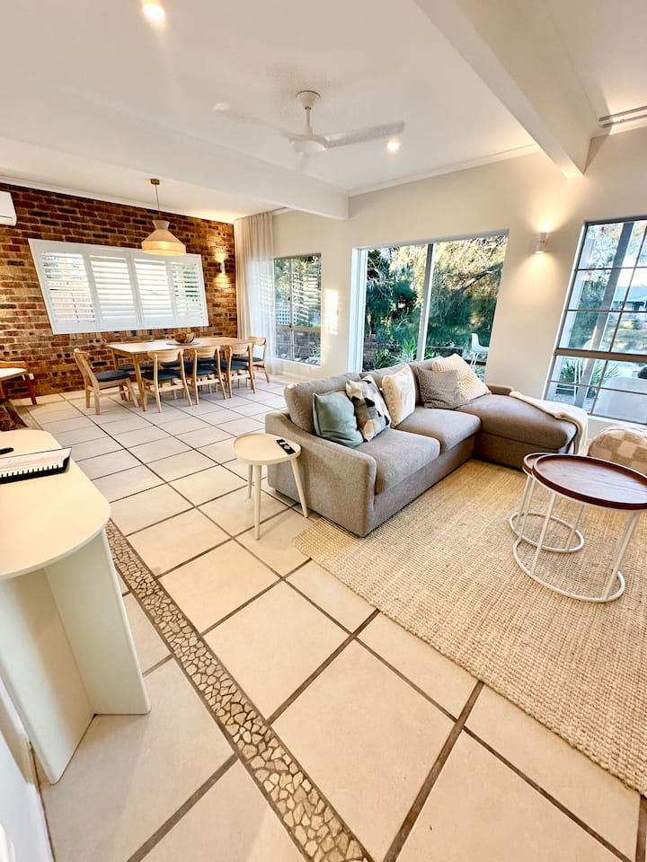 Mooloolaba Coastal Canal Villa - Mooloolaba