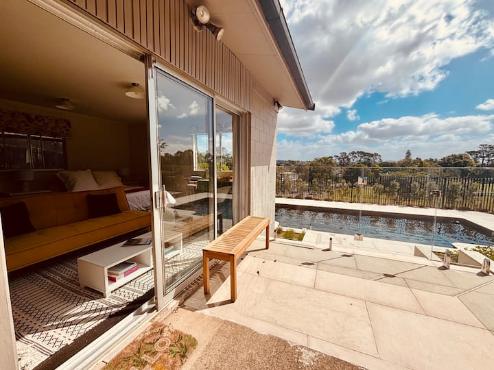 Park And Poolside Studio Apartment - Waiheke Island