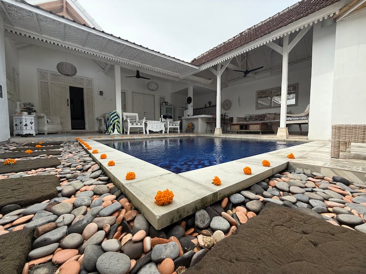 Peacock Bungalow Seminyak - Bali