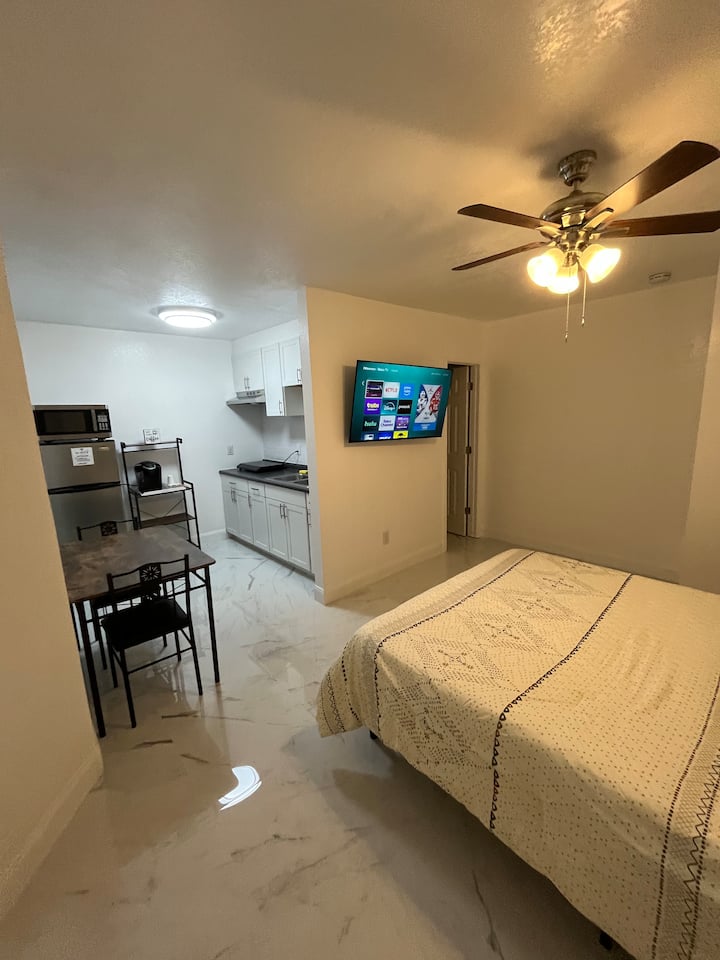 Cozy Stay Near Major Spots - Tampa, FL