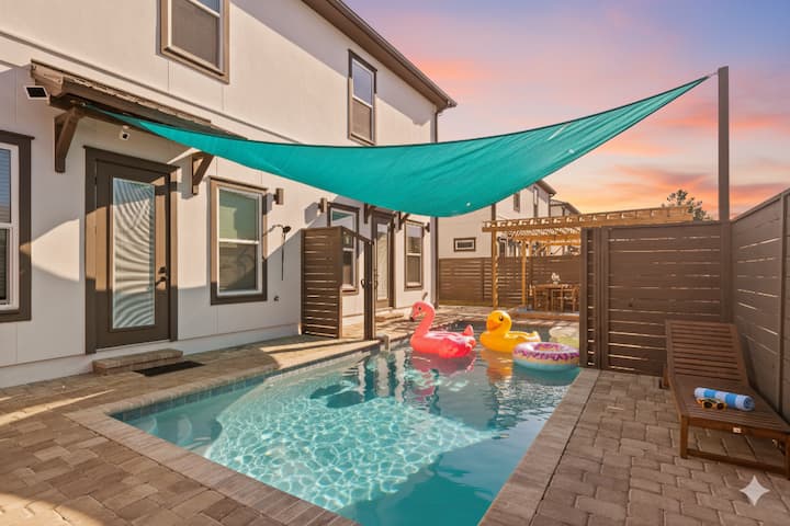 Luxury 5br Retreat With Heated Pool - Panama City Beach, FL