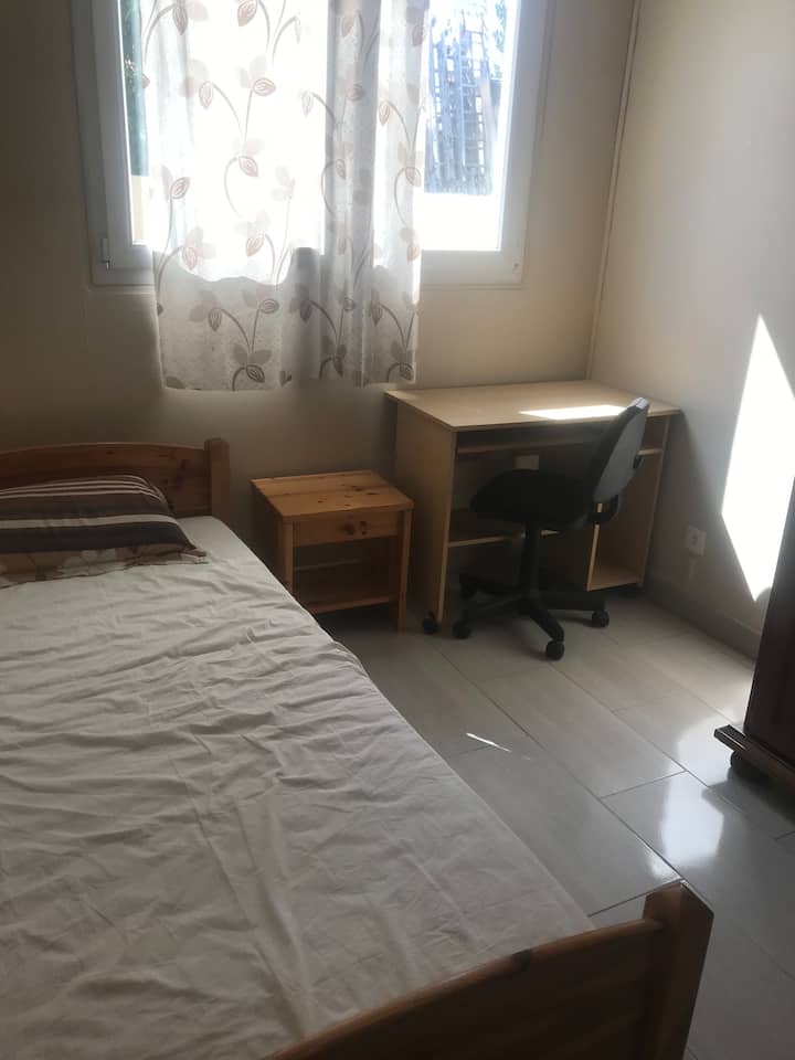 Single Room Is Available - Essonne