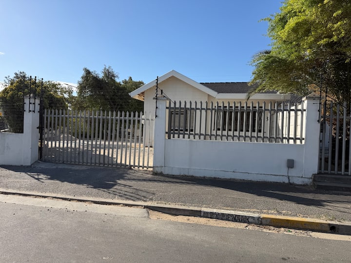 Cottage In Strand - Somerset West