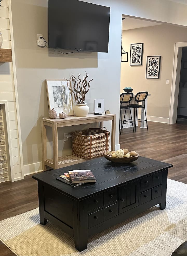 Modern Farmhouse
2 Bed/2 Bath King-queen - Weaverville, NC