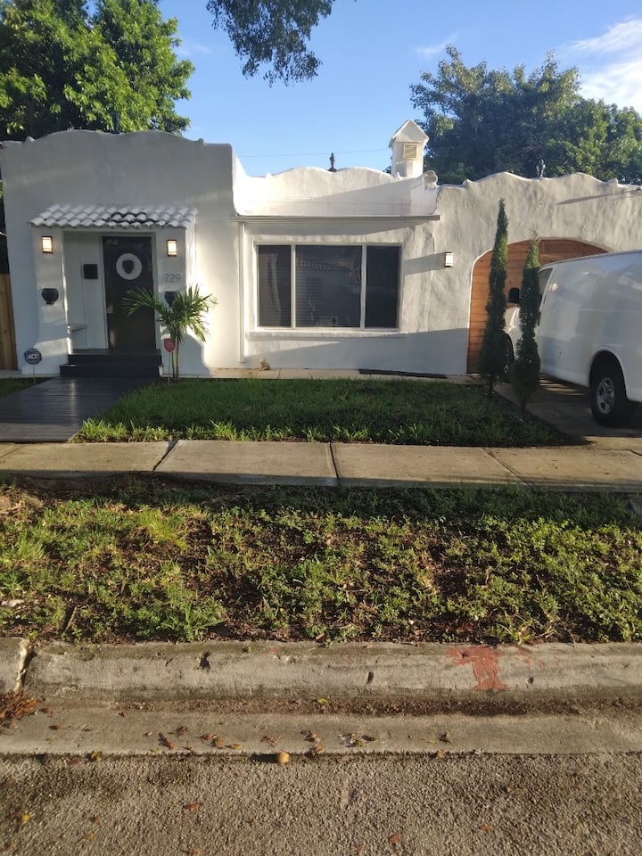 3 Bed 2 Bath House In Miami Fl - Miami