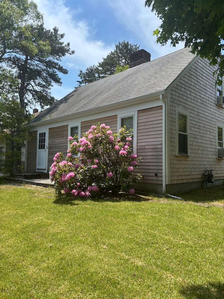 Charming Cape Near Mayflower Beach - Mayflower Beach, MA