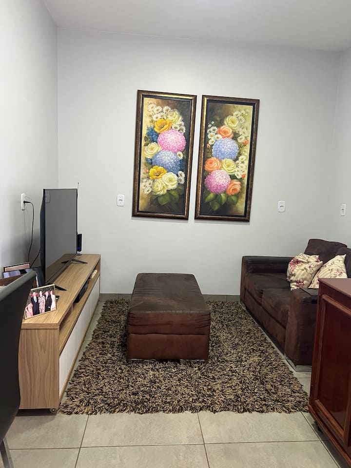 Casa Com Dois Quartos E Garagem - Rio Verde