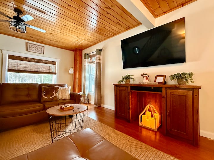 Town And Trails Main House With Hot Tub - Old Forge, NY