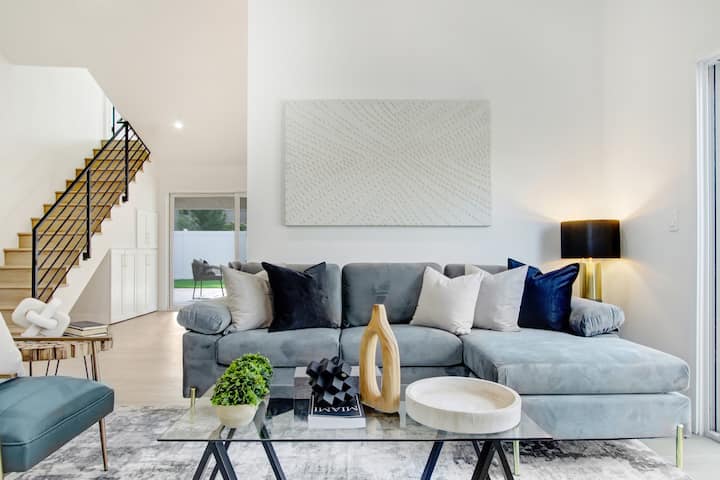 Stunning Modern Farmhouse 4br Retreat Near Malibu - Calabasas