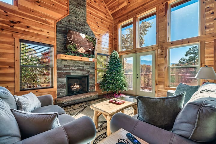 Heated Indoor Pool I Mtn Views I Family Games - Gatlinburg, TN