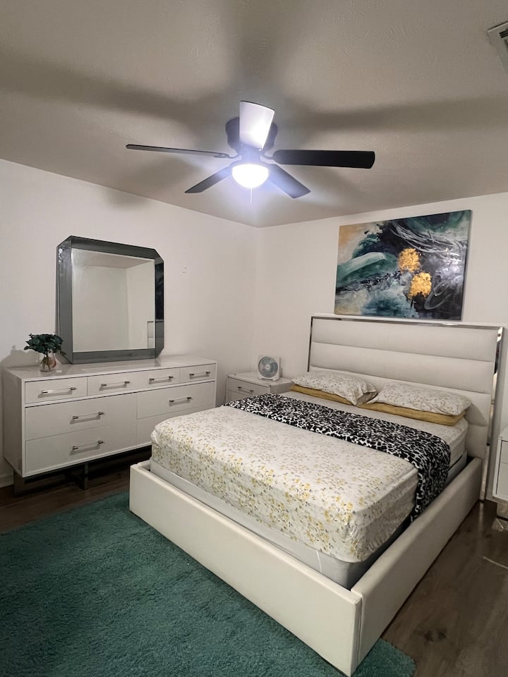 Studio Apartment - Splash Pad, White House