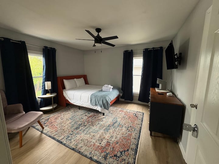 Master Suite With Private Bath Next To Cle Clinic - Cleveland