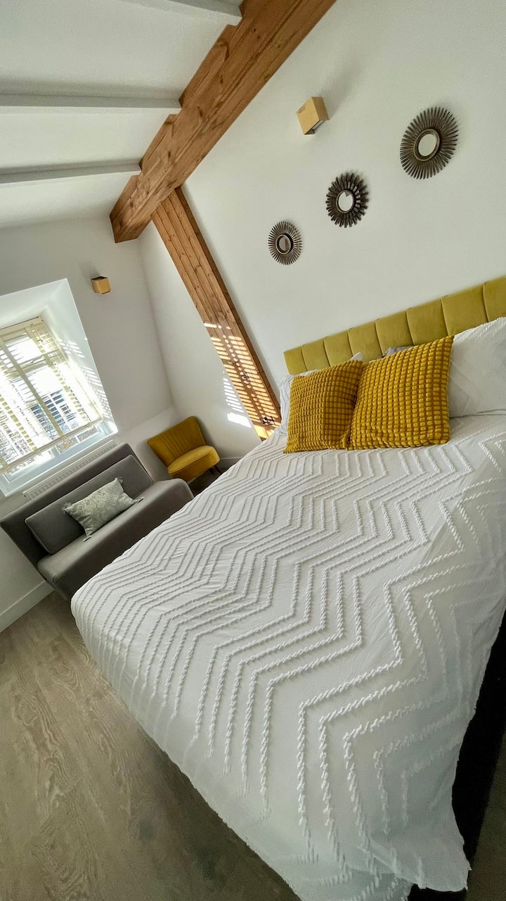 Luxe Studio With Jacuzzi - Whitehall