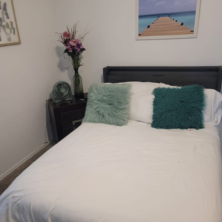 Relax In Style | 3br Designer Home Comfort In Mind - Cleveland, TX