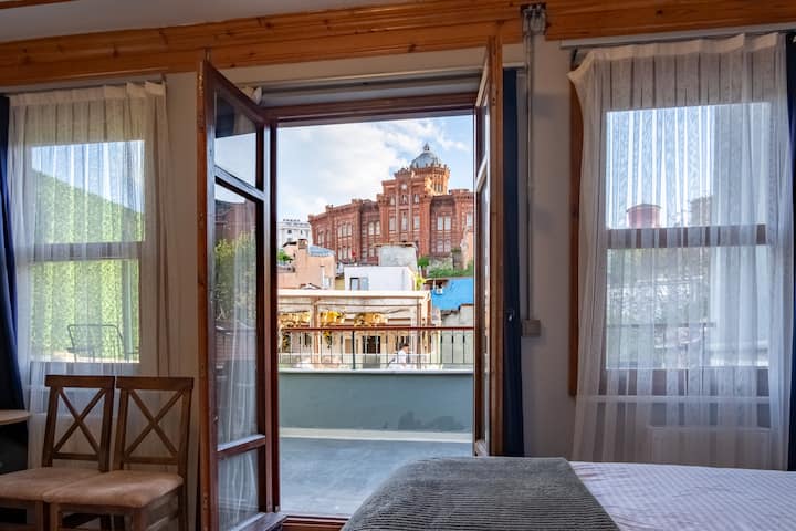 163 Cosy Rooftop Apartment & Terrace - Zeytinburnu