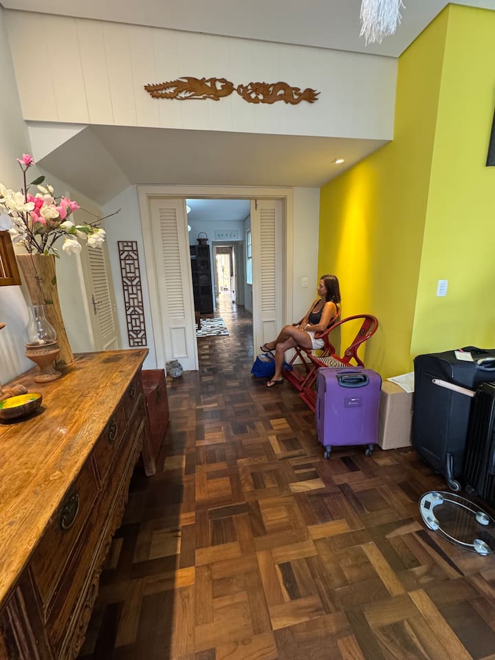 Casa Estilosa Com 4 Quartos, Pátio, Garagem E Wifi - Curitiba