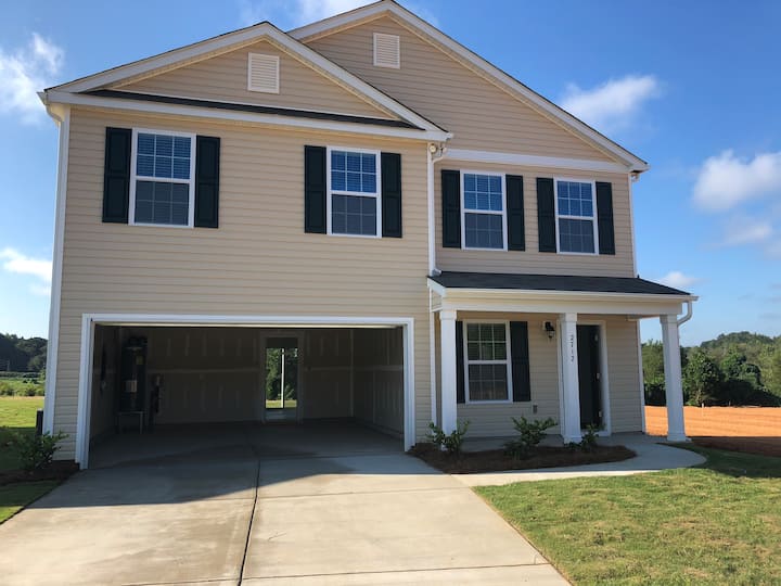 Home In Dallas Nc - Gastonia, NC