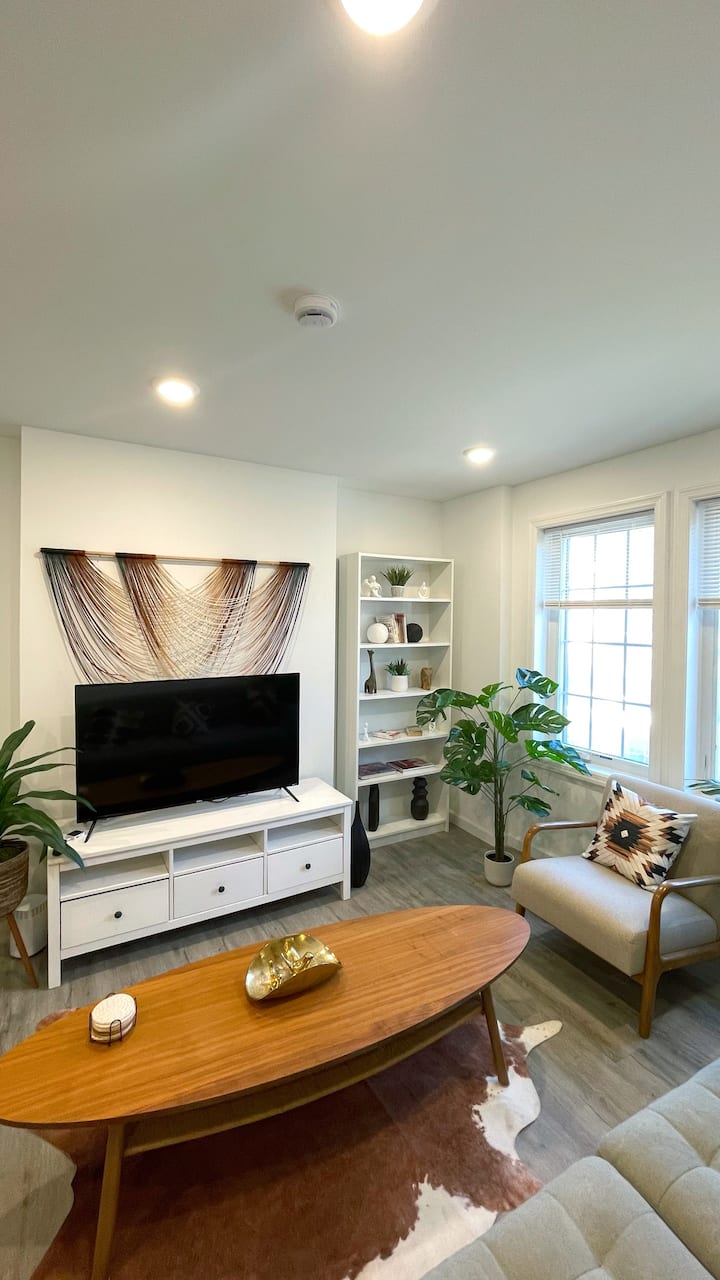 2bdr / 1bth Cozy Boho Apt - Mins From Nyc & Ewr - Newark, NJ
