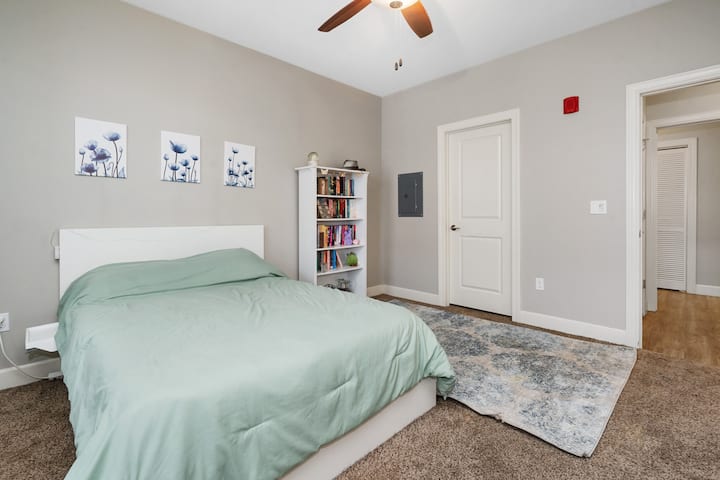Kp’s Condo - Lawrence, KS