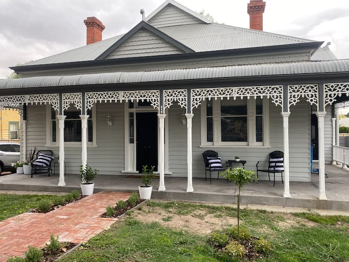 Daisy Cottage - 4 Bedrooms, Close To Cbd - Bendigo