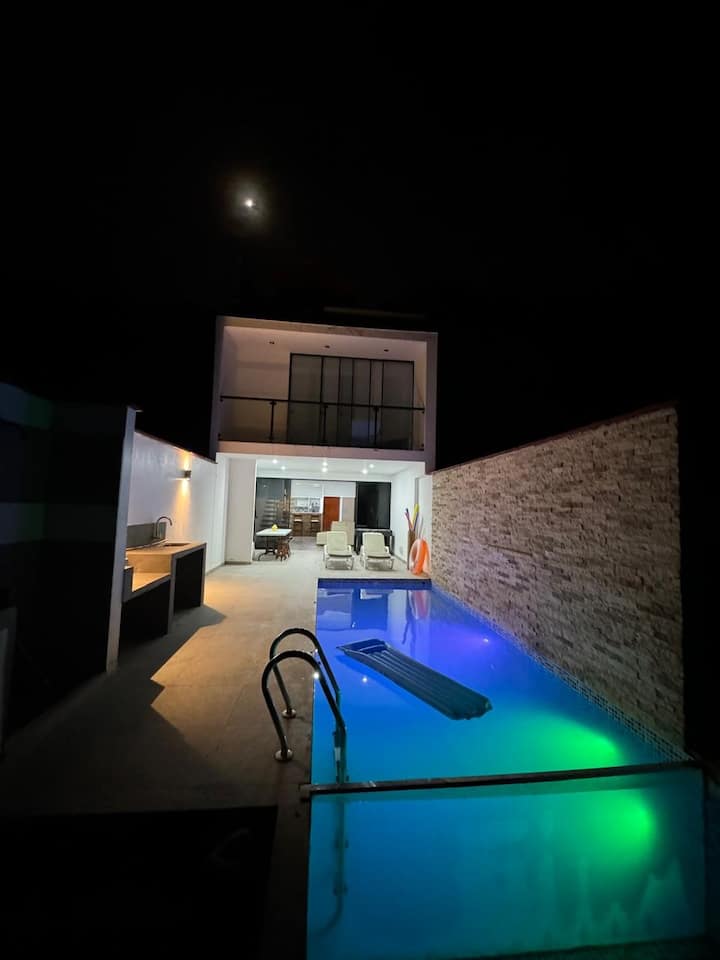 Casa De Playa En Primera Fila - San Vicente de Cañete