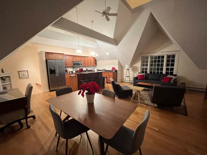 New Hampshire Getaway - New London, NH
